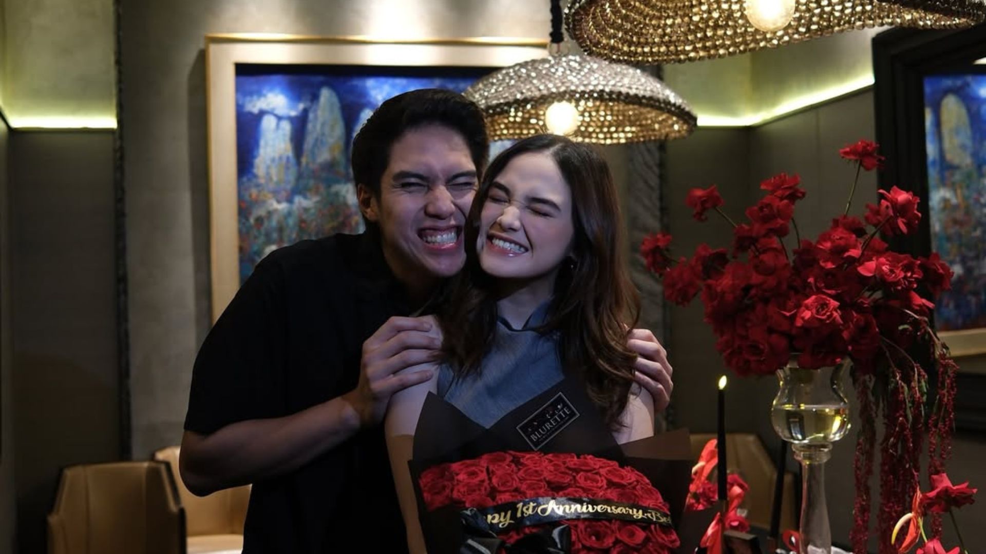 Rayakan Setahun Pacaran, El Rumi Hadiahkan Kalung Mewah untuk Syifa Hadju